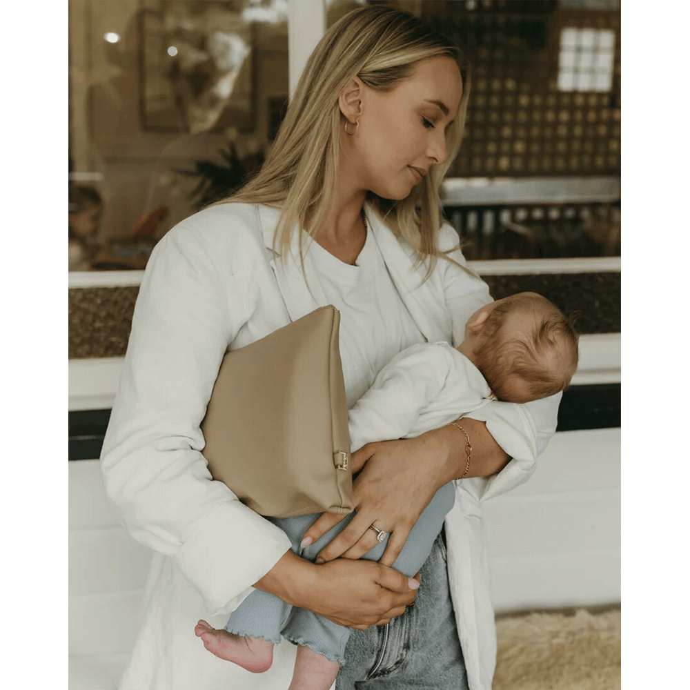 OiOi Nappy Changing Pouch Reviews | Tell Me Baby